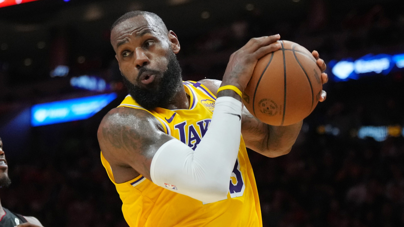 LeBron James finally moves up on all-time three-pointers list | Yardbarker