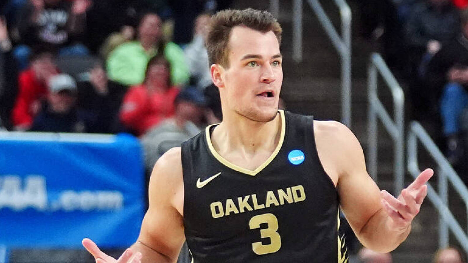 Oakland's Gohlke cashes in on upset over Kentucky, literally | Yardbarker