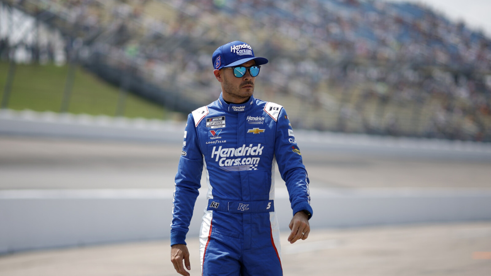 Kyle Larson Livid at Iowa After Getting Roughed Up by Chase Elliott and ...