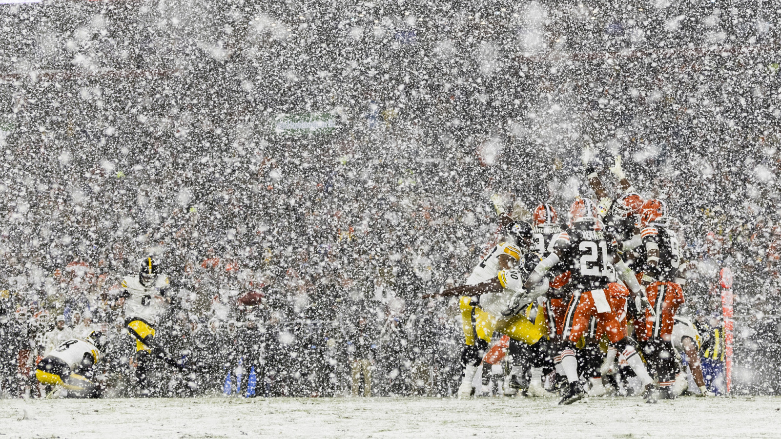 Wild video of snow coming down in Steelers-Browns ‘TNF’ game goes viral ...
