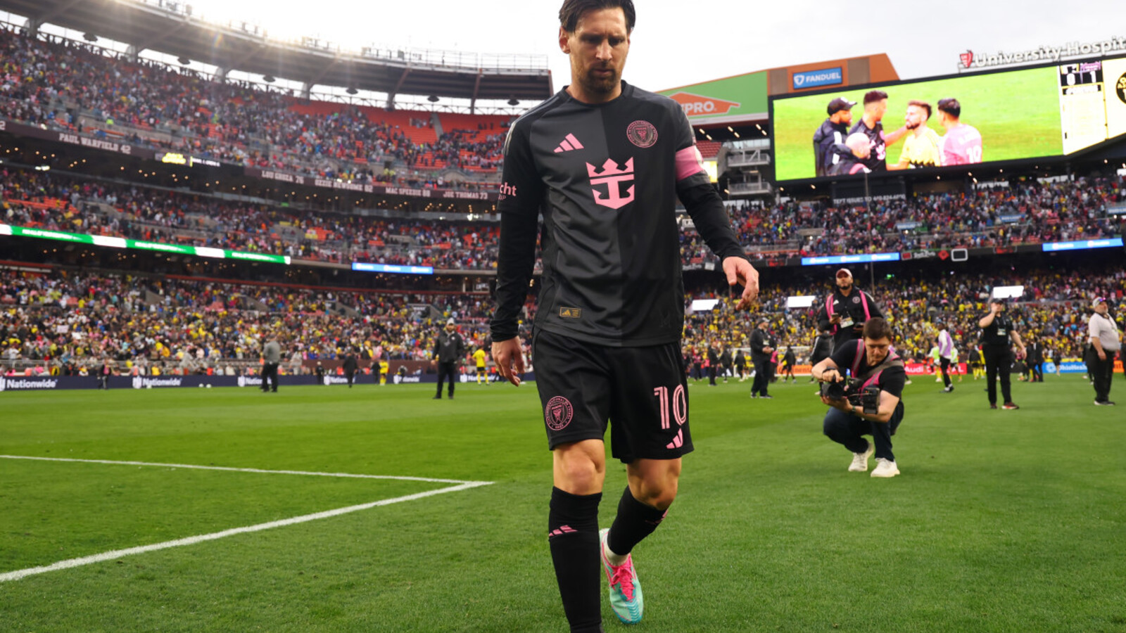 Lionel Messi's Awards are Challenged by a Football Icon | Yardbarker