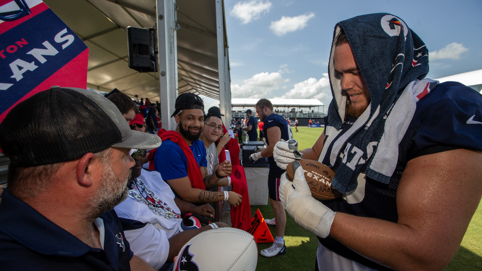 Saints Sign OT Austin Deculus To PS | Yardbarker
