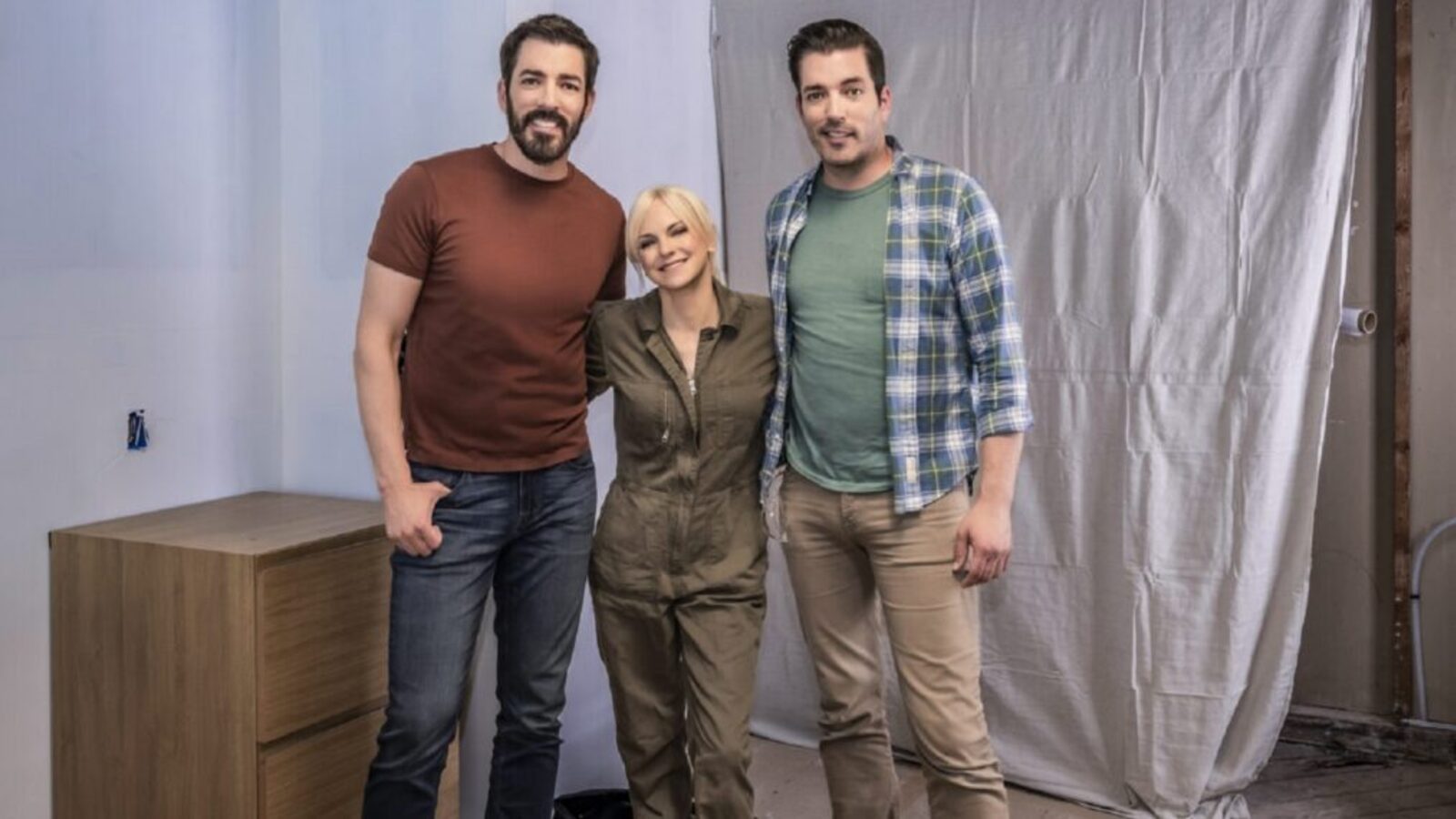 ‘Celebrity IOU’: Drew & Jonathan Scott Dish on Stars Getting Hands ...