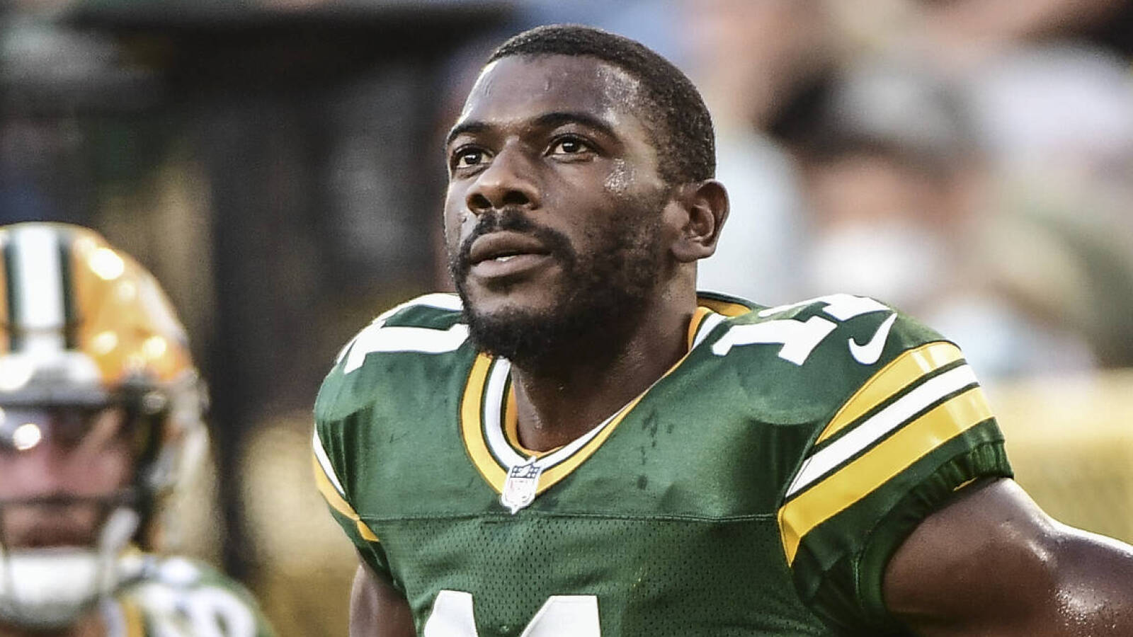 Former NFL player signs contract to play pro basketball overseas ...