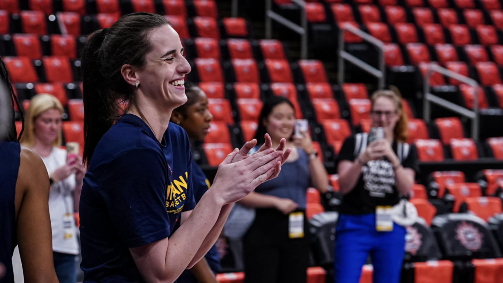 Caitlin Clark Getting Praised For What She Did Live on ESPN | Yardbarker