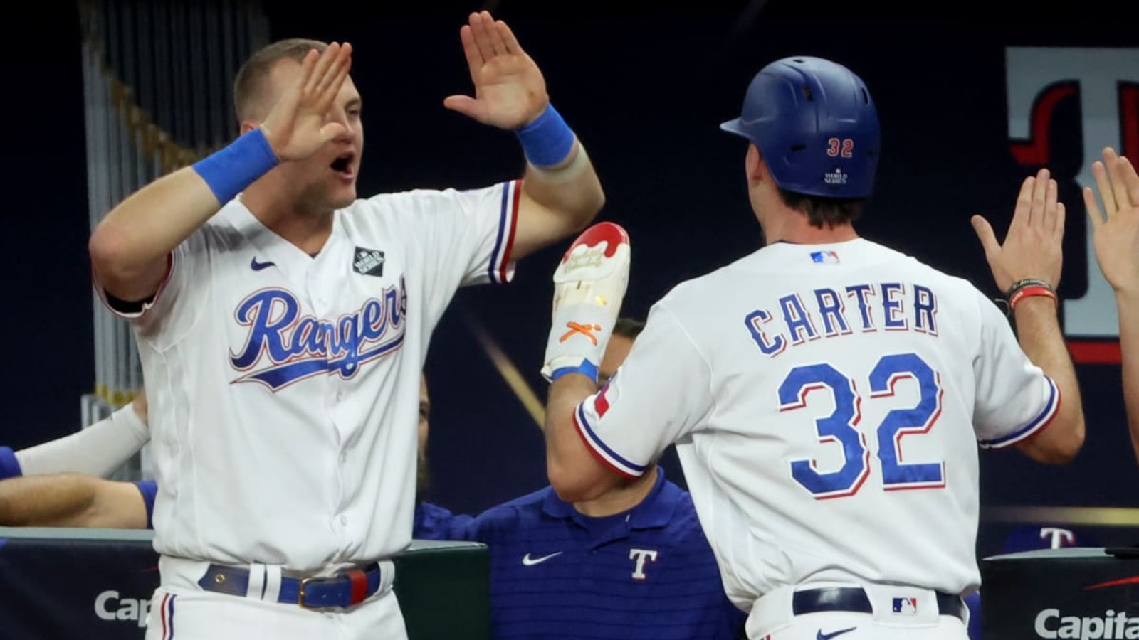 Rangers Stars Signing Autographs At Card Show | Yardbarker