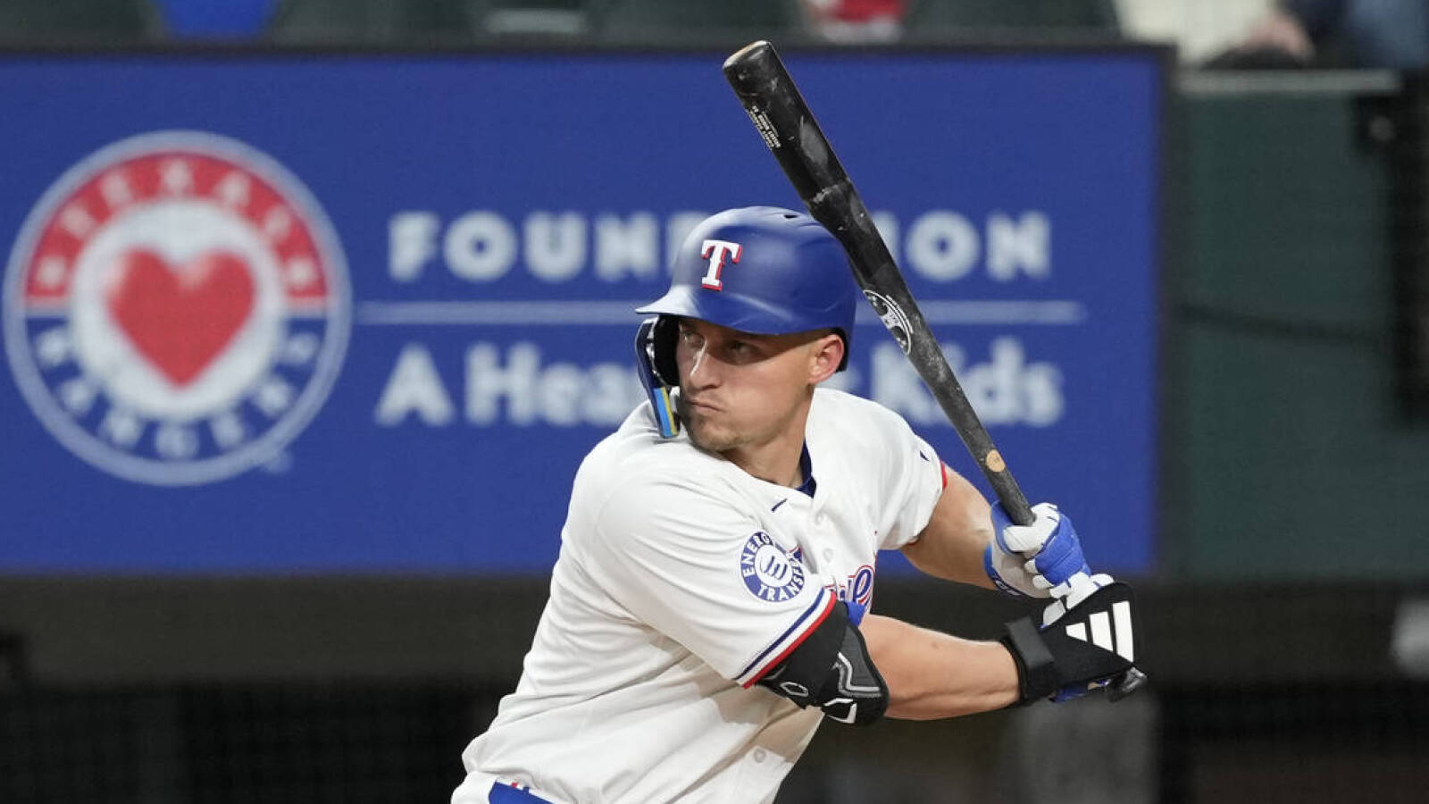Corey Seager ruins Phillies fan's nachos with home run | Yardbarker