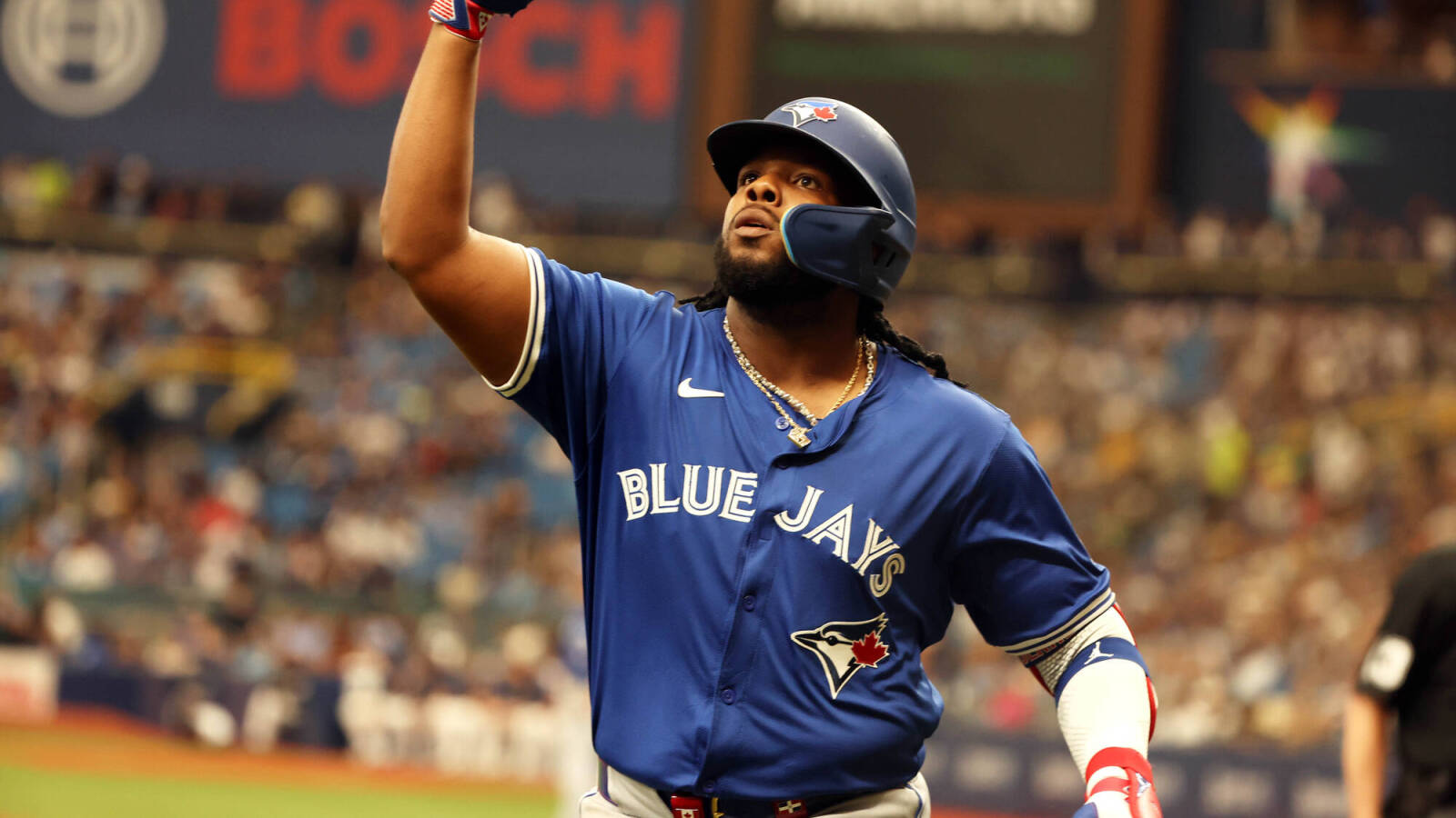 Watch: Vladimir Guerrero shushes Yankee Stadium down six runs | Yardbarker