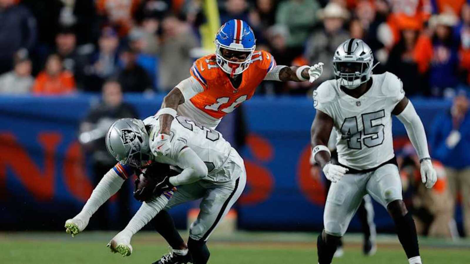 How Raiders' Plan Against Broncos is Different the Second Time Around ...