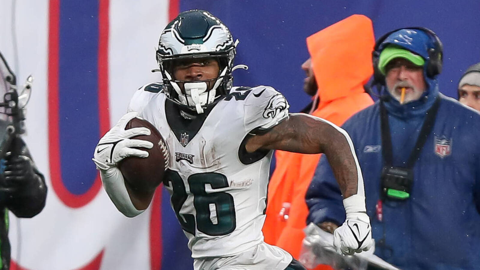 Panthers add Miles Sanders, may not be done in backfield | Yardbarker