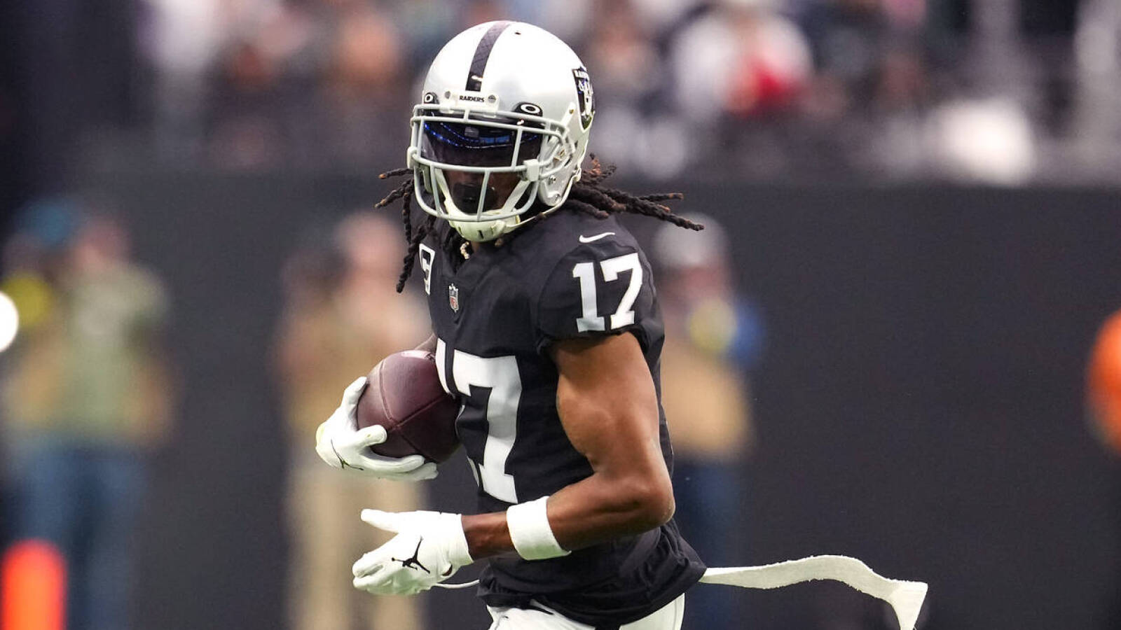 Raiders' QB drama overshadows Davante Adams eclipsing a Hall of Famer ...