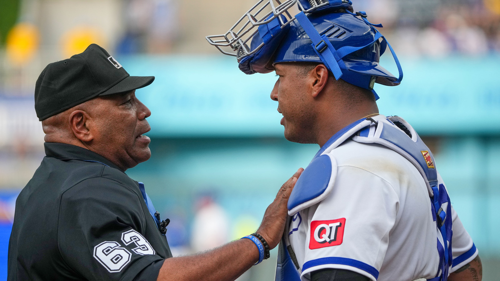 Umpire Laz Diaz pulls a petty move after getting 2 straight calls ...