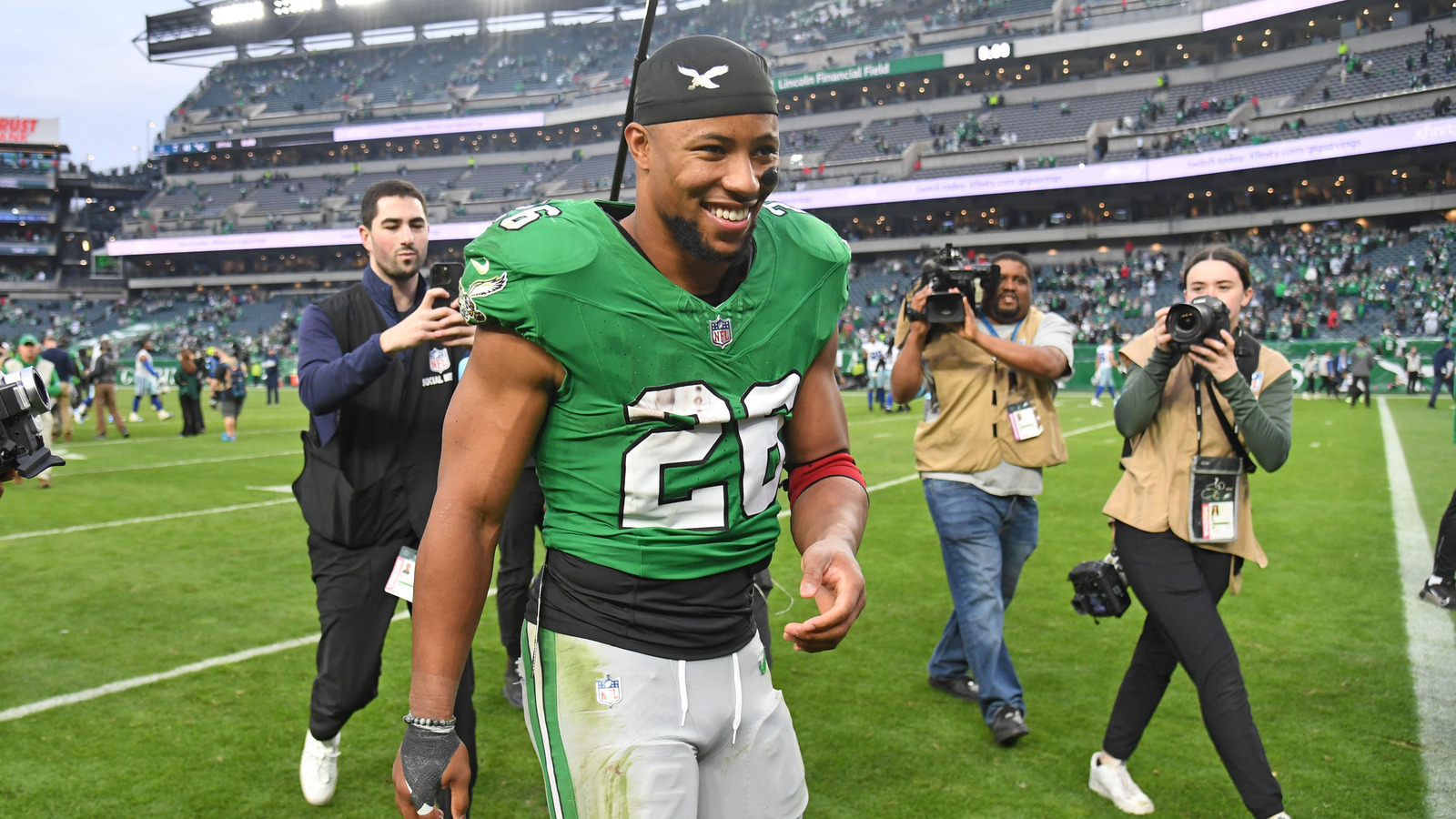 Eric Dickerson Gives Saquon His Flowers As Rushing Record Is Safe ...