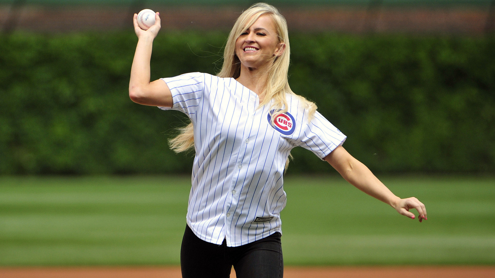 Danielle Moinet formerly ‘Summer Rae’ From WWE, Signs With BYB Extreme ...