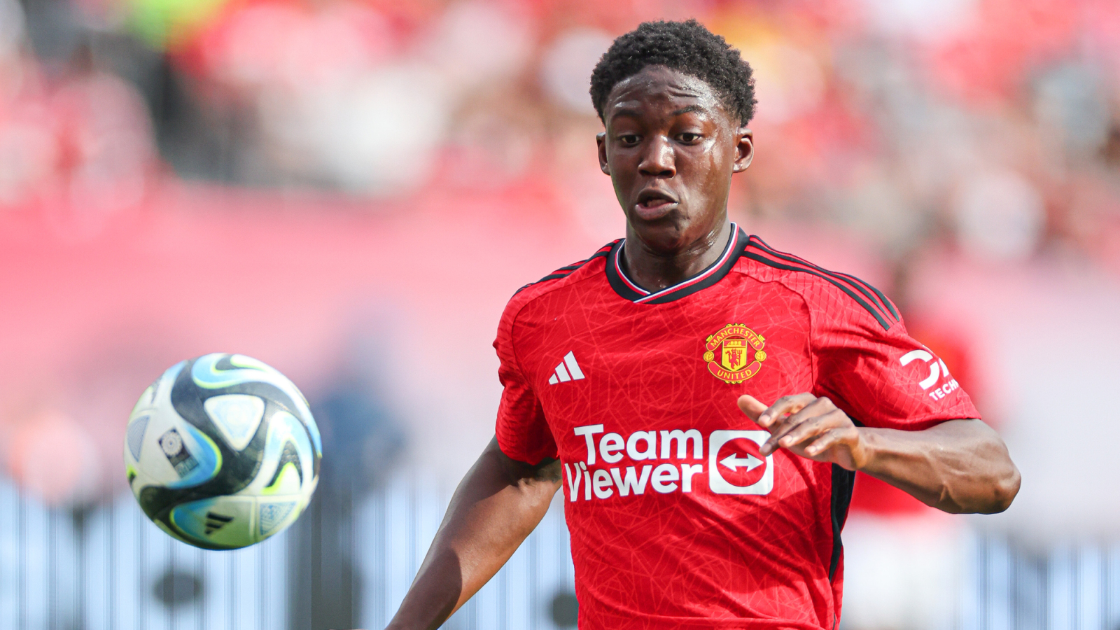 Manchester United ready to cash in on midfield sensation for the right ...