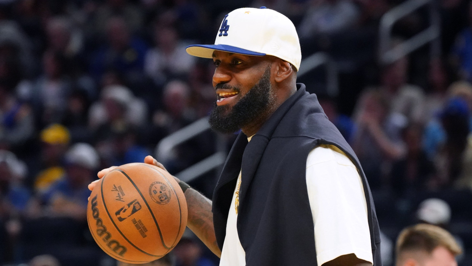 Lakers' LeBron James takes huge step toward making season debut ...