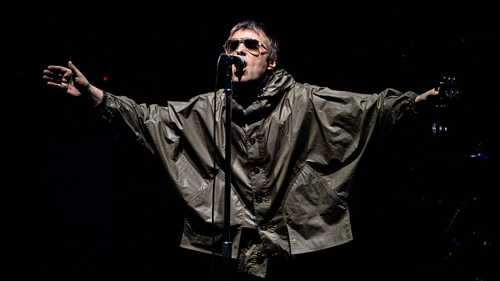 Liam Gallagher Slams Fan Who Threw Flares During Melbourne Oasis Gig ...