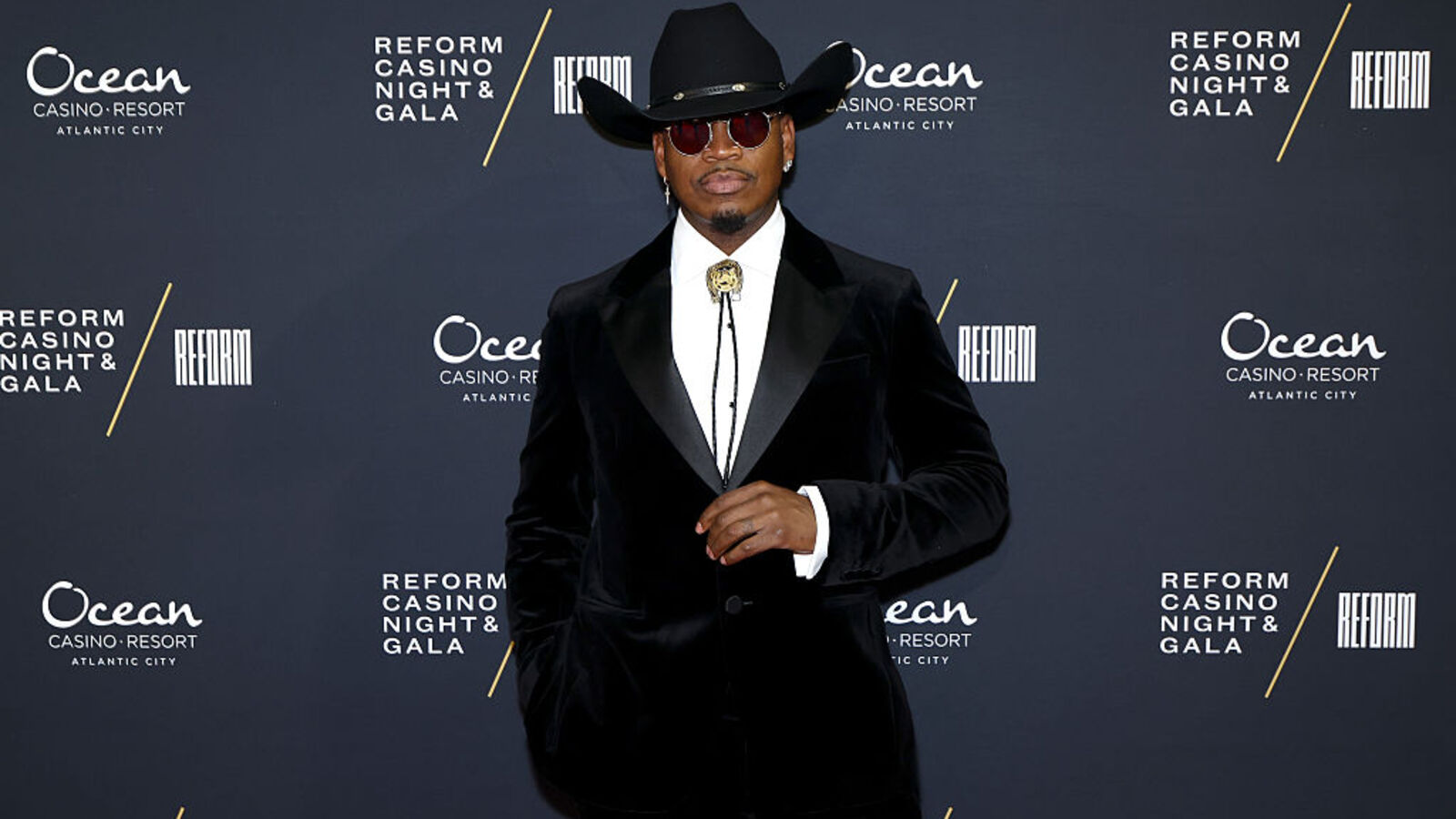 Ne-Yo Warns Fans After Shoving Concertgoer Off Stage: 'I Will Slap Somebody' | Yardbarker