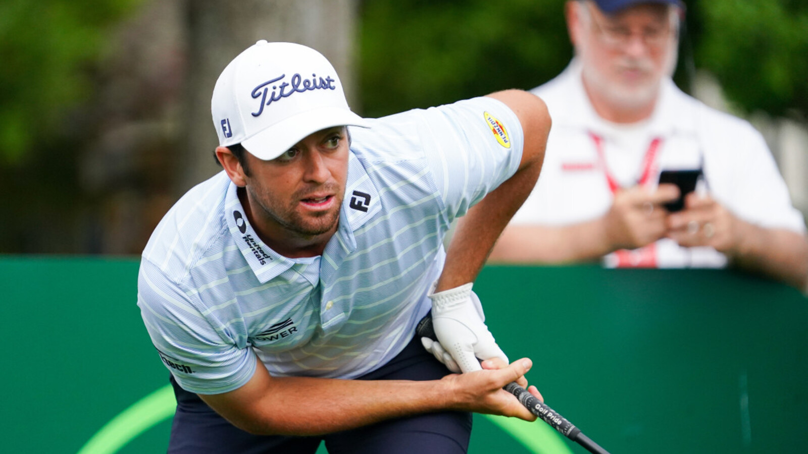 Riley Struggles With Range Finder and Losses Two Strokes | Yardbarker