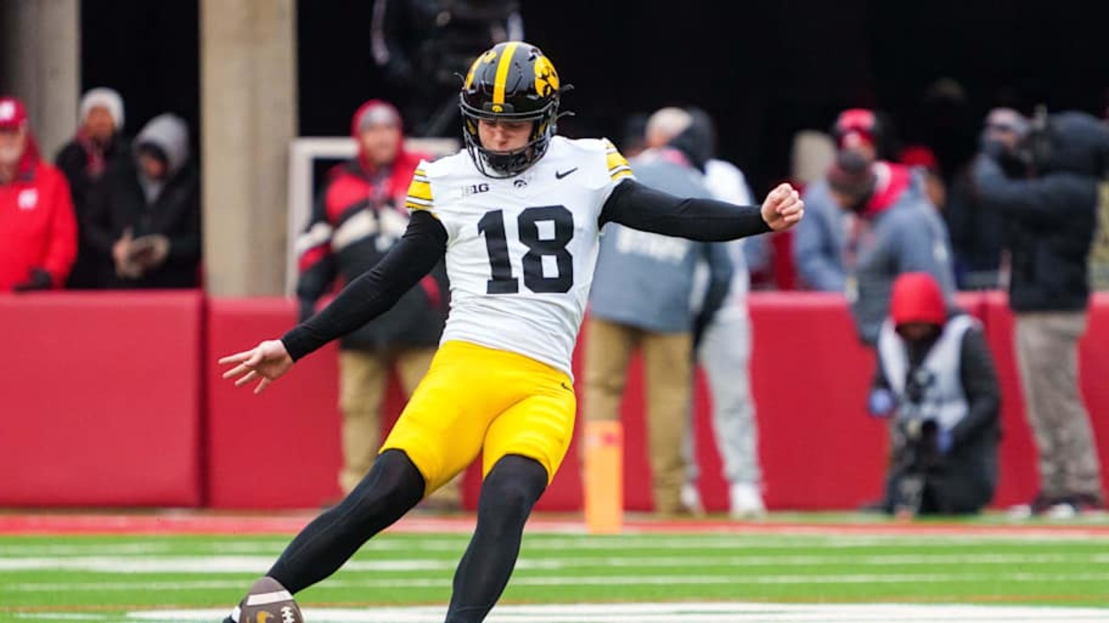 Iowa Remains Linked To Two Bowl Games | Yardbarker