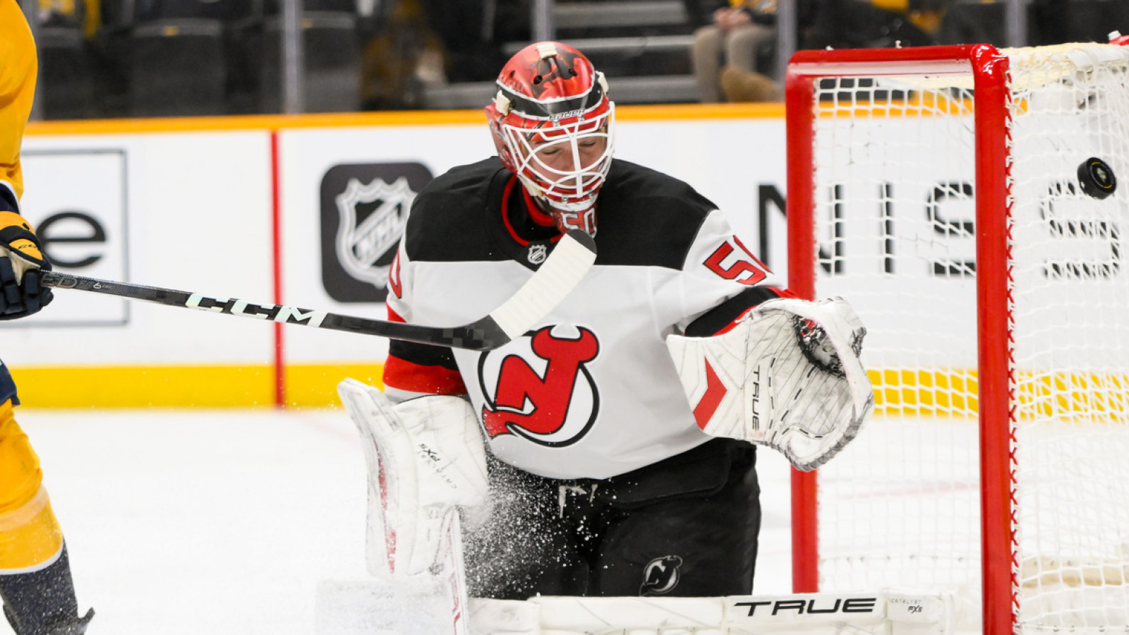 Nico Daws Propels Devils to 5-0 Win Over Predators | Yardbarker