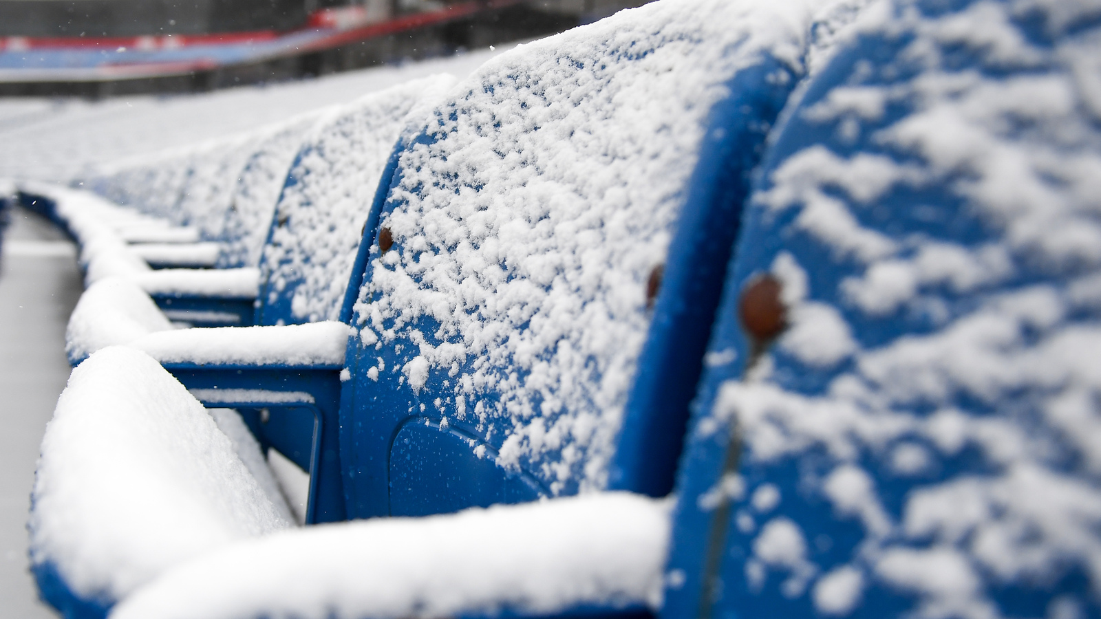 Bills' stadium already covered in snow with 'thundersnow' possible ...