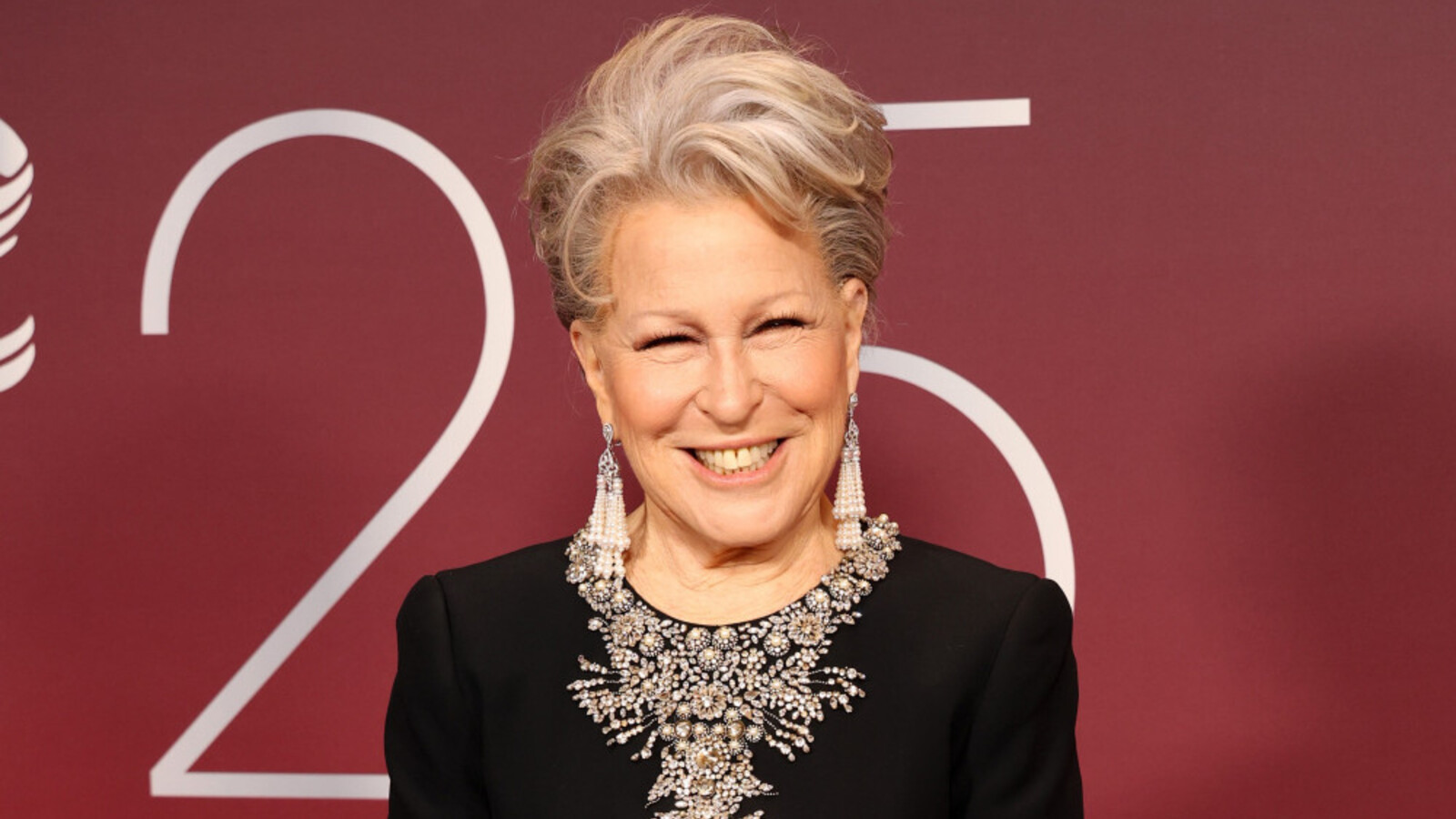 Bette Midler, 80, lands ‘chaotic’ new film role | Yardbarker