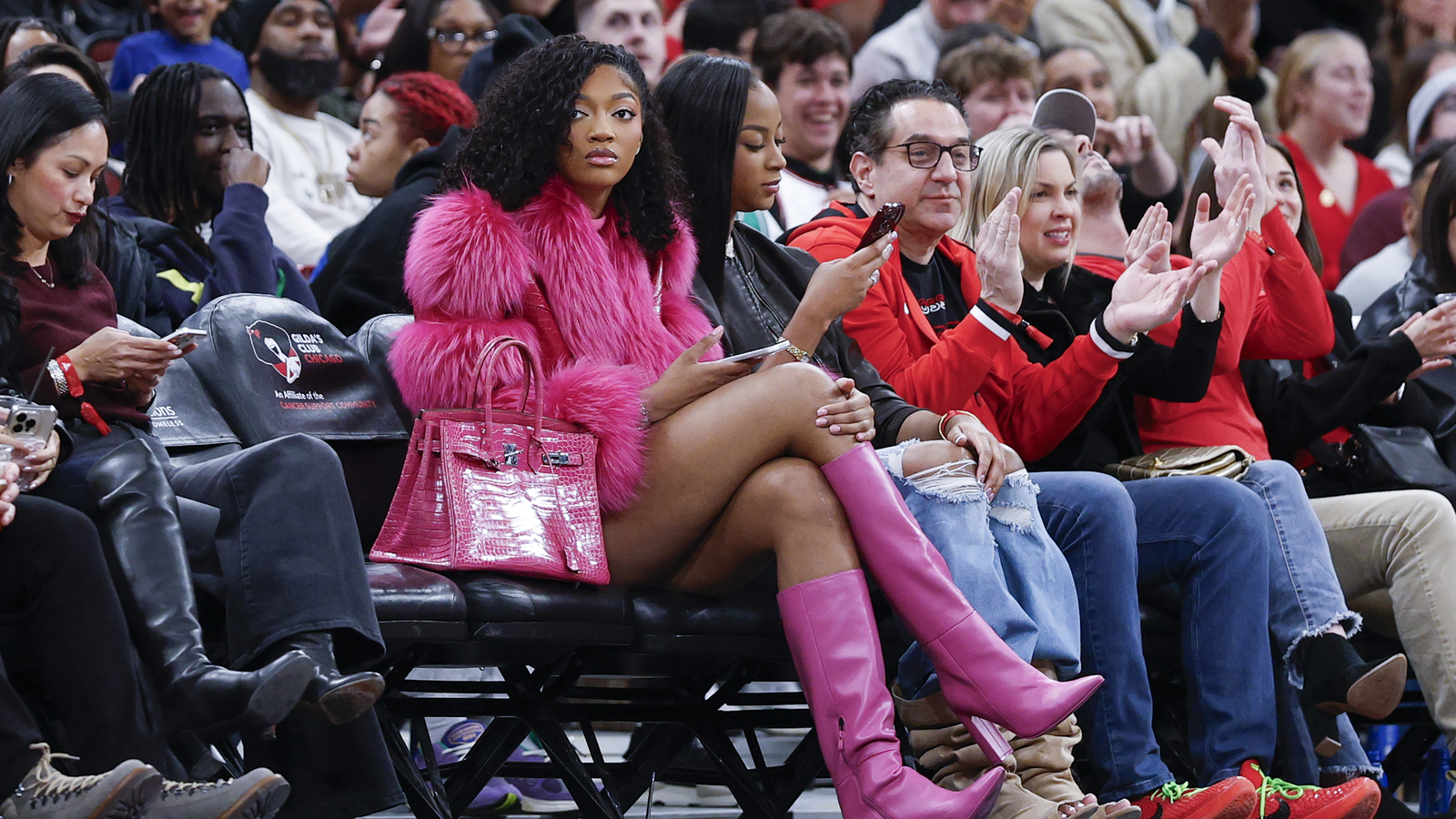 German Model Who Broke The Internet At NBA Game Drops Mesmerizing ...
