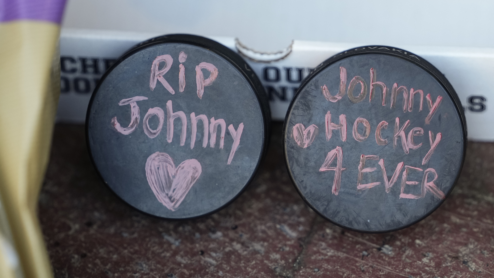 Flames fans show love to late Gaudreau brothers outside Saddledome ...