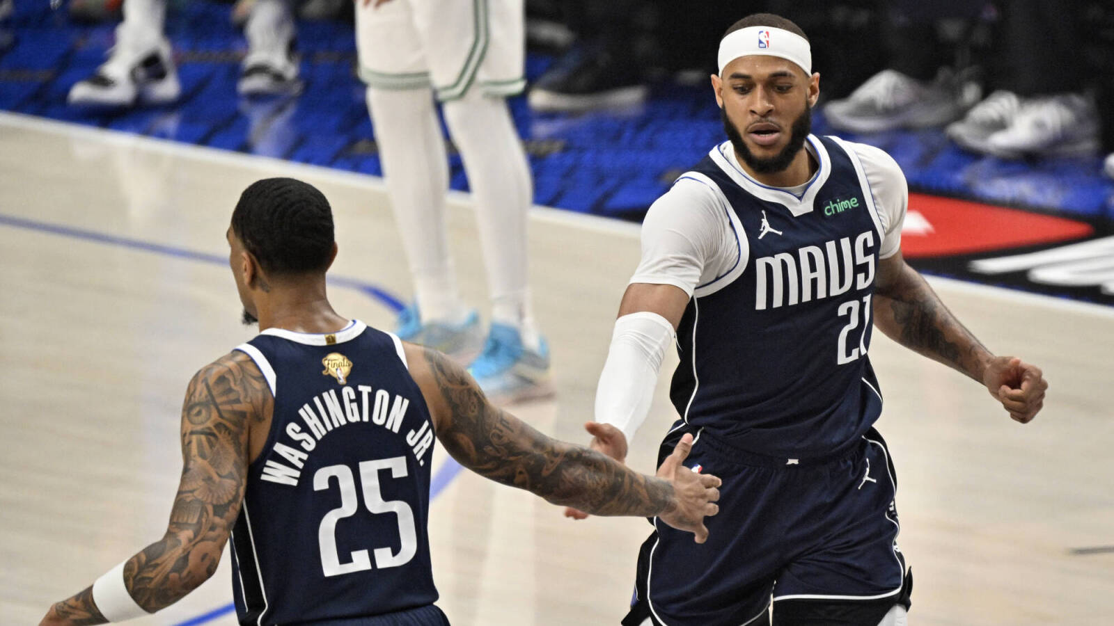 Watch: The Mavericks are dominating the paint early in Game 3 | Yardbarker