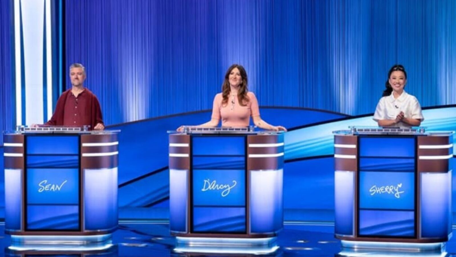 ‘Celebrity Jeopardy!’ Contestant D’Arcy Carden Breaks Buzzer and Forces ...