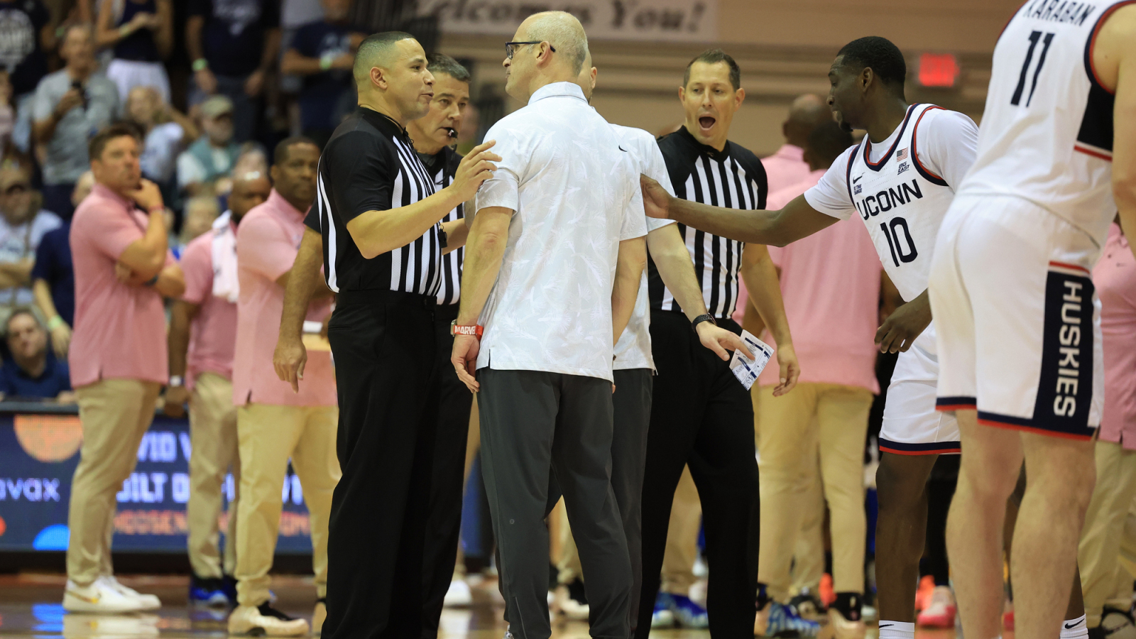 Dan Hurley costs UConn win with technical foul | Yardbarker