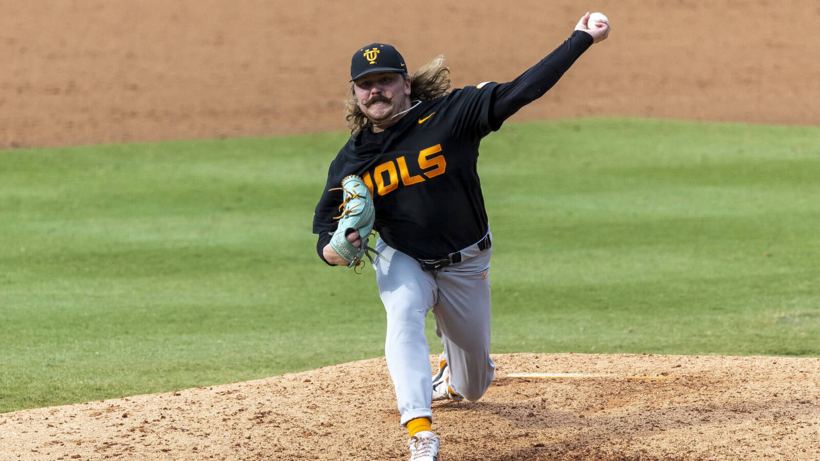 Tennessee Vols fans provide incredible moment for beloved player in ...