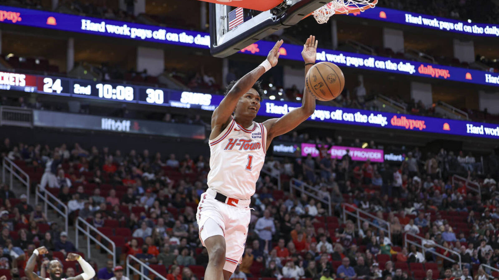 Rockets' Amen Thompson Passes Wembanyama in One Shocking Stat | Yardbarker