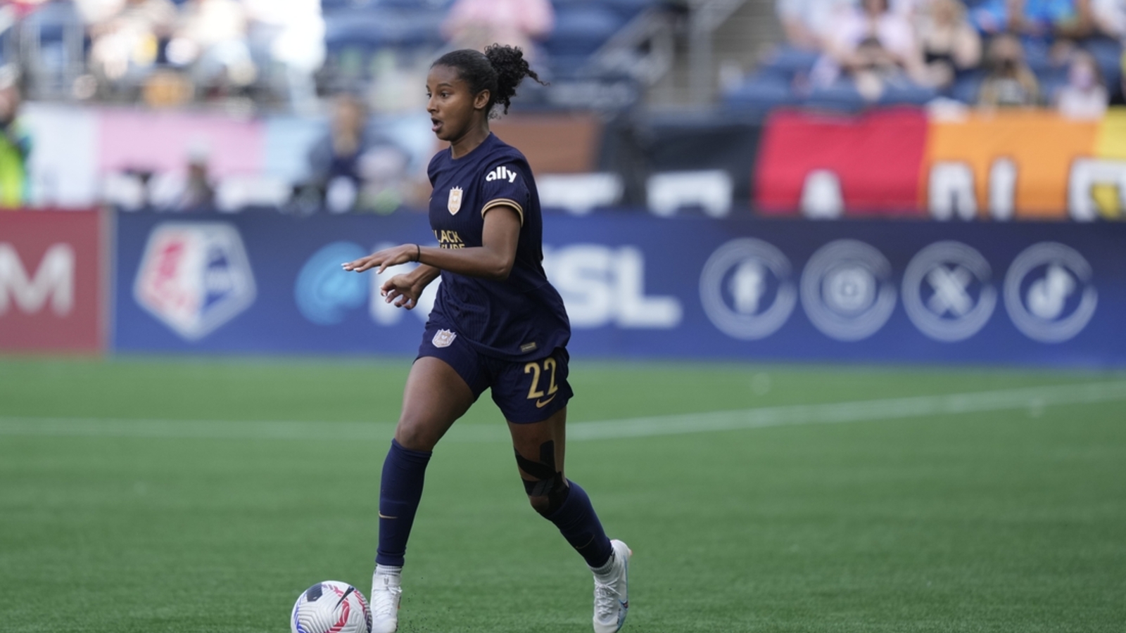 Reign D Ryanne Brown signs extension for 2025 season | Yardbarker