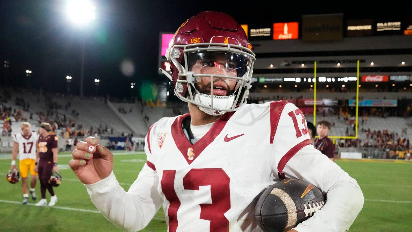 Analyst floats wild hypothetical trade for USC QB | Yardbarker