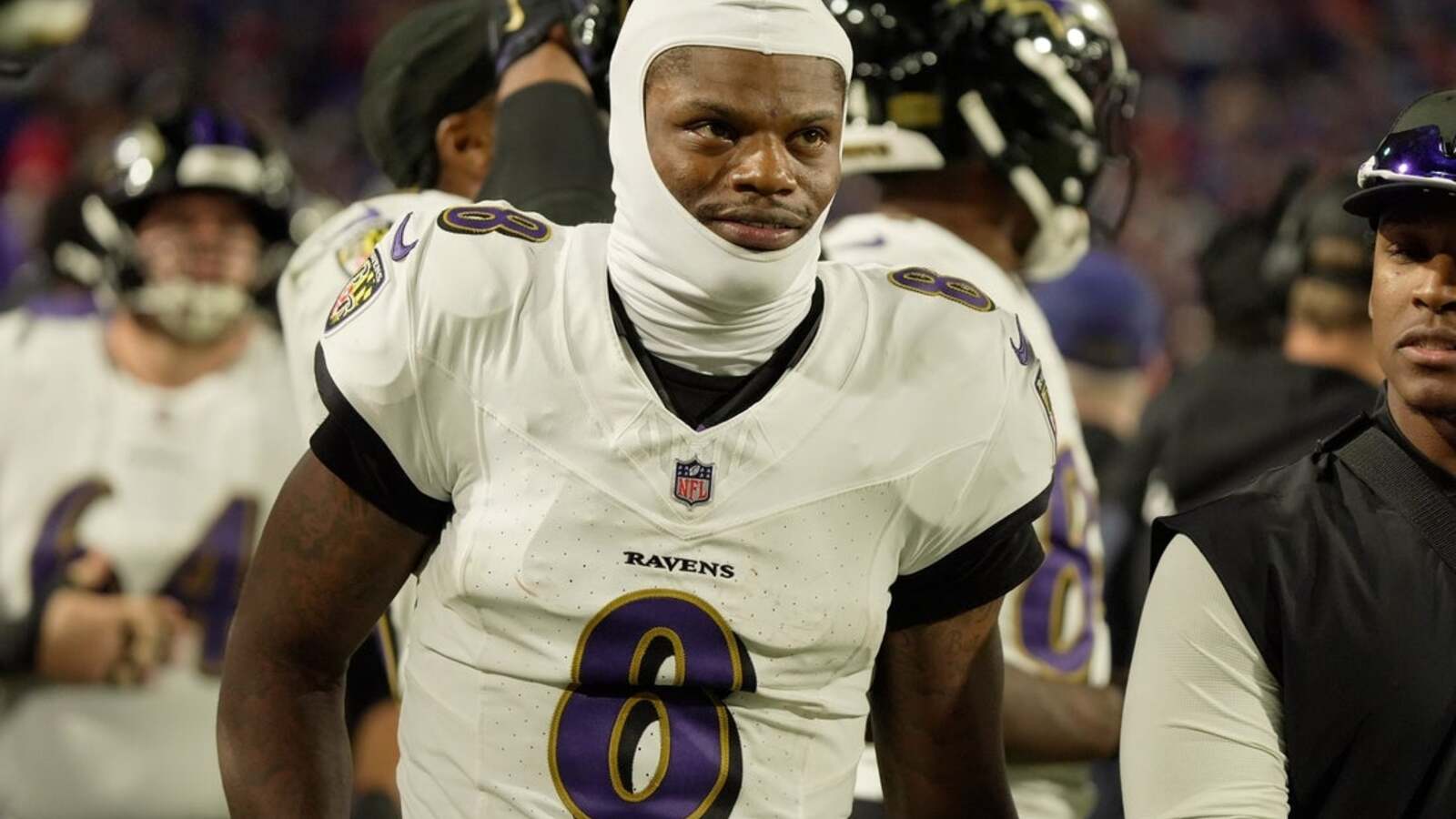 Ravens QB Lamar Jackson retaliates against fan for helmet slap | Yardbarker