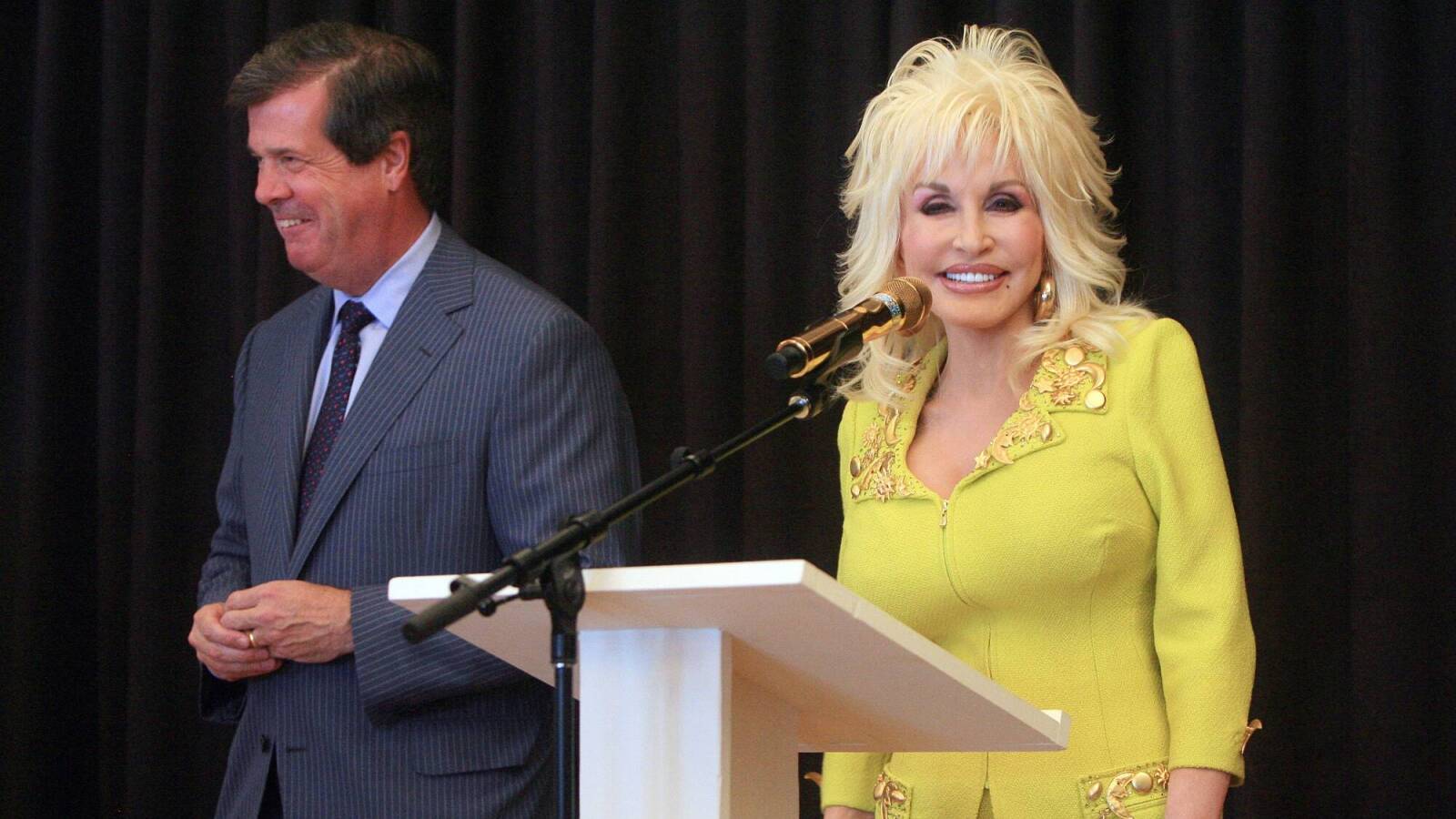 Dolly Parton 'Cute or Stupid'? Dallas Cowboys Cheerleaders Act Made ...