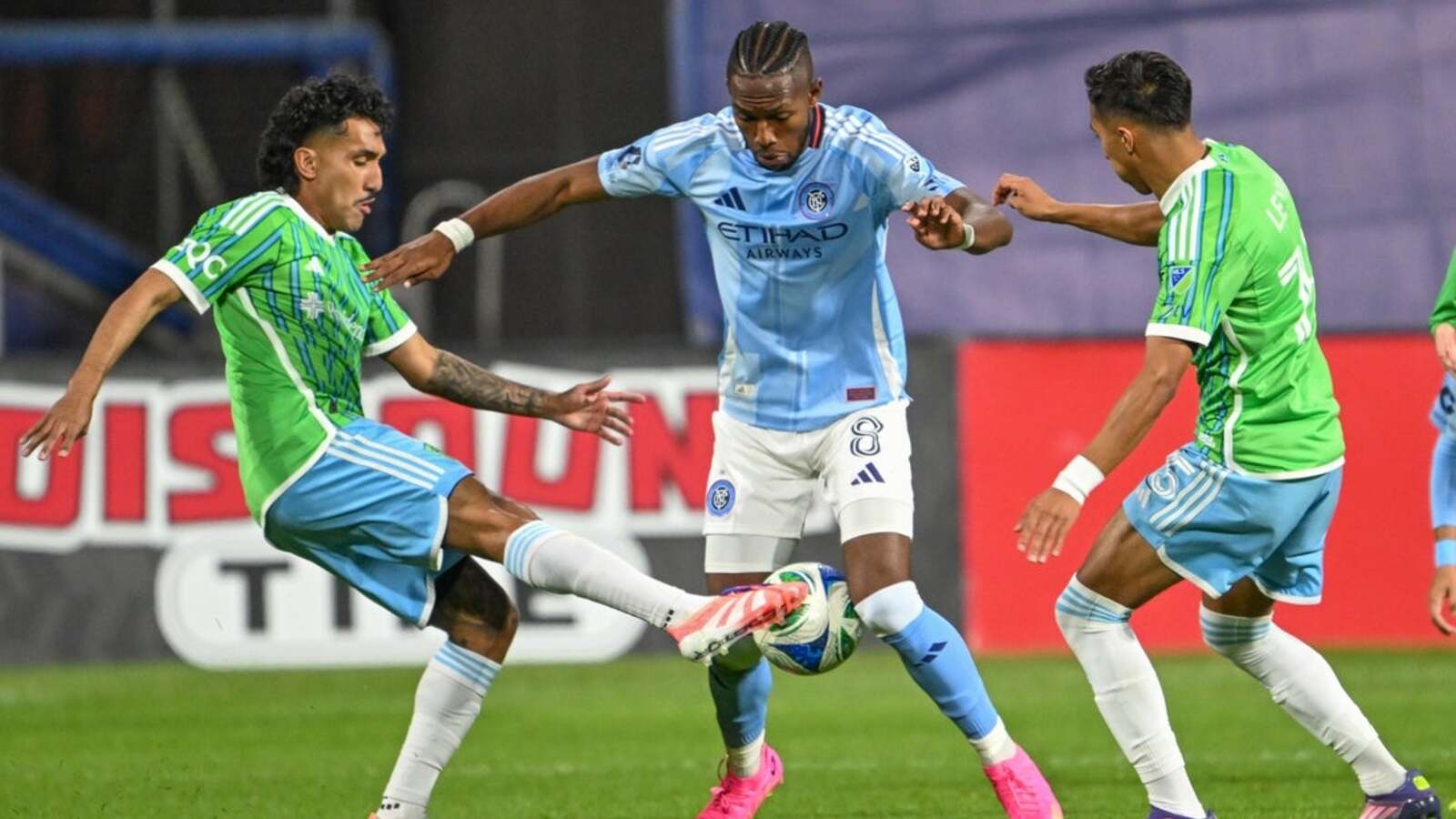 Jackson Ragen's header gives Seattle win at NYCFC to close regular ...