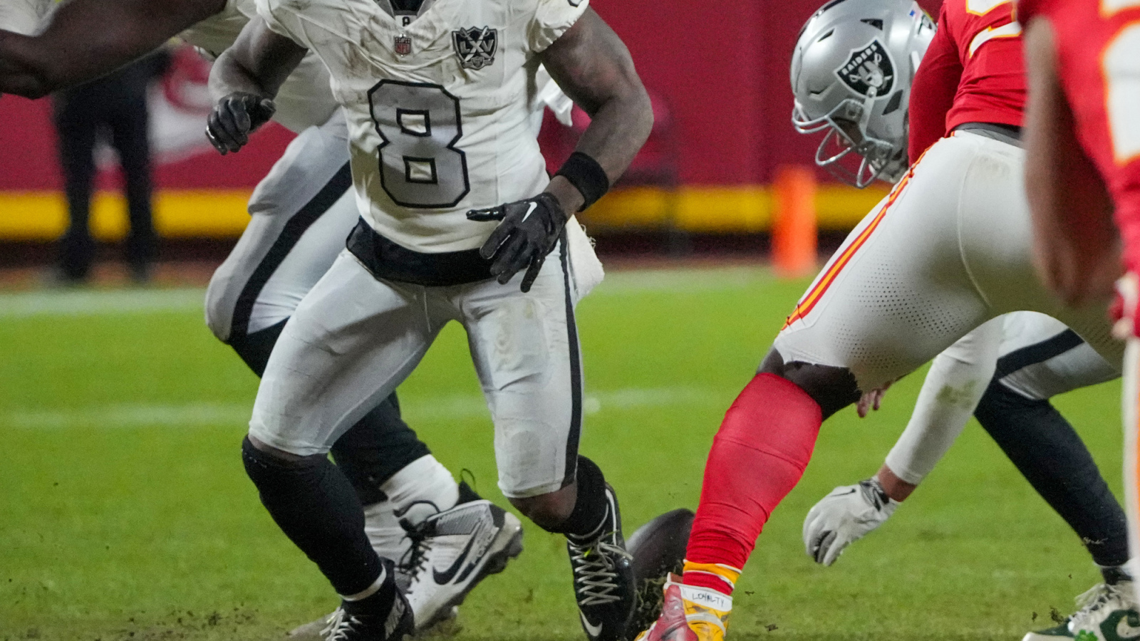 Raiders’ Upset Hopes Crushed by Botched Snap in Loss to Chiefs | Yardbarker