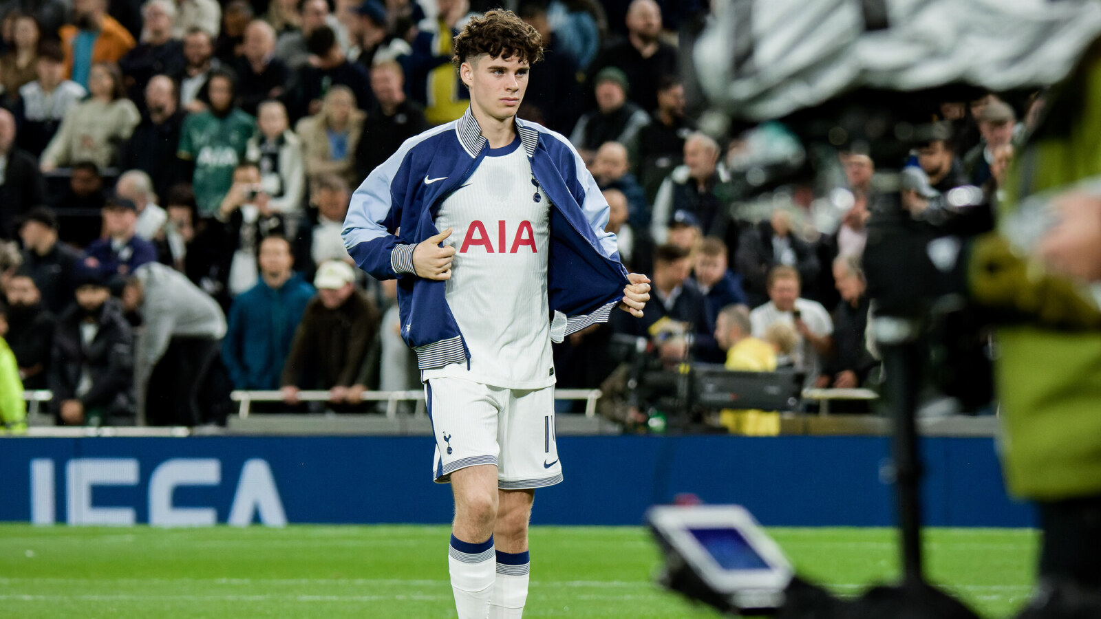 Pundit urges Leeds to compound their interest to land Tottenham ...