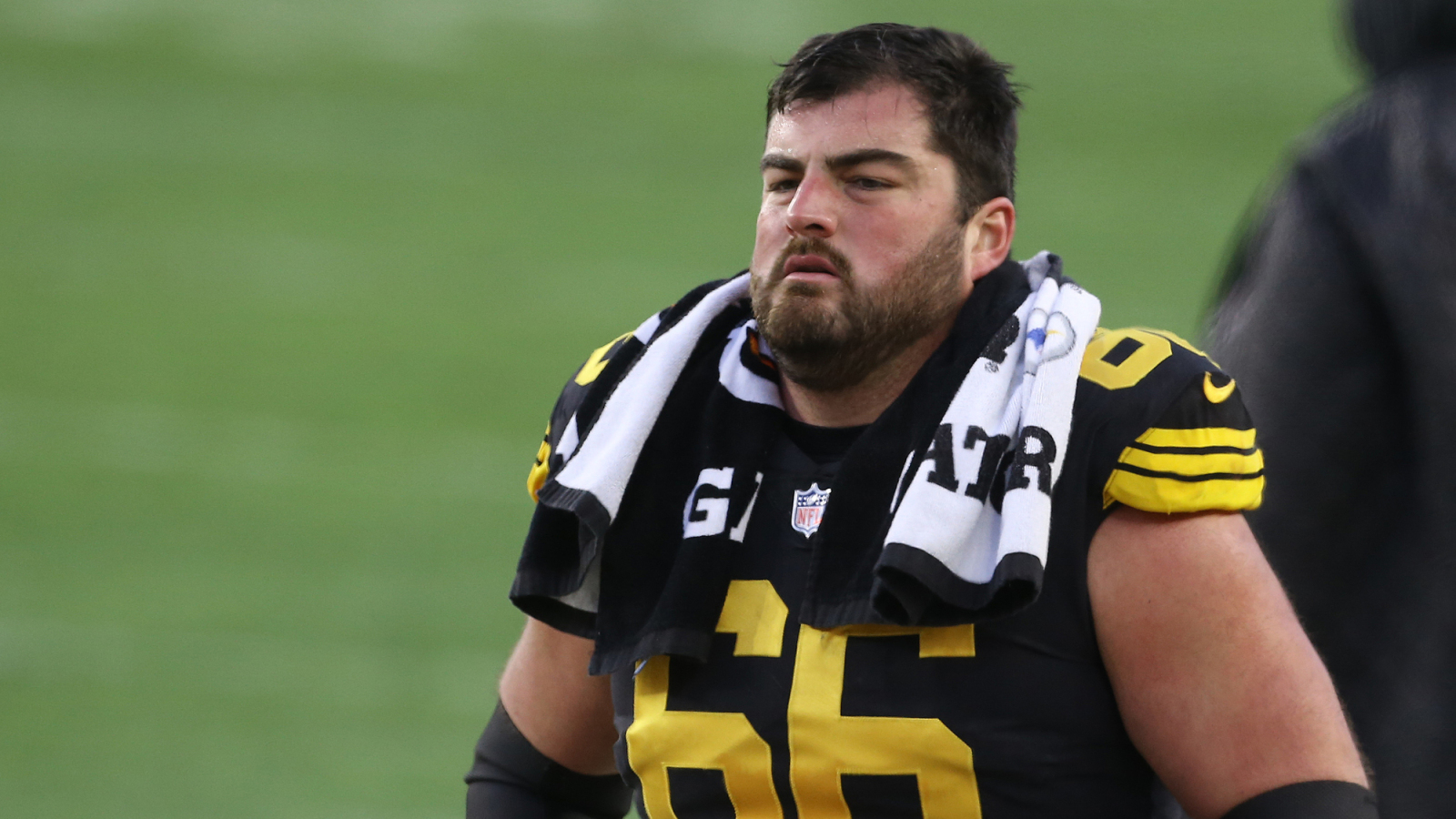 Steelers' David DeCastro Fights Back Against Joey Porter Sr. In Rare ...