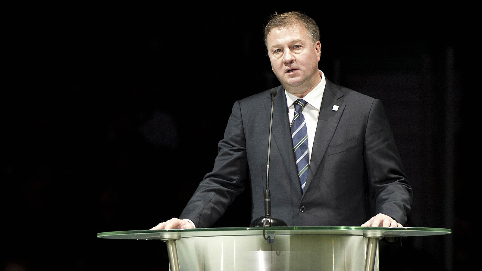 Former Canucks GM Mike Gillis attempting to purchase hockey team in ...