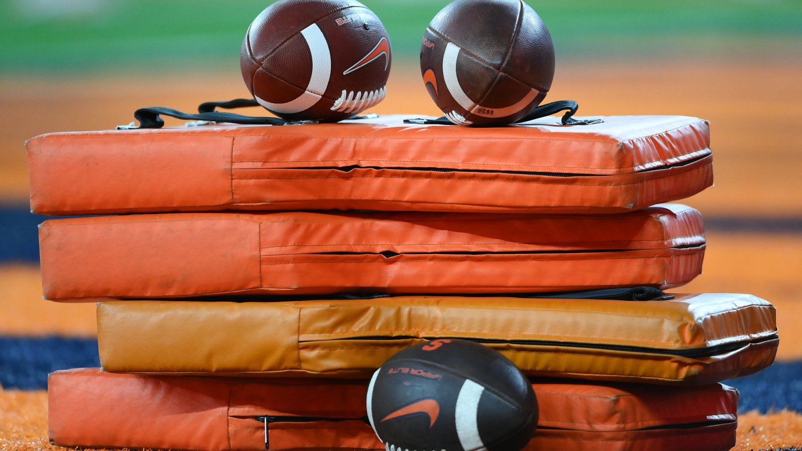 Dartmouth to honor pioneering late coach Buddy Teevens | Yardbarker