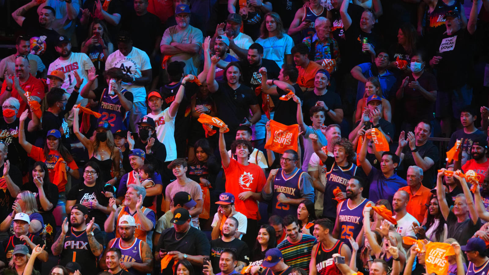 Watch: Suns, Clippers fans get in big fight at Game 1 | Yardbarker