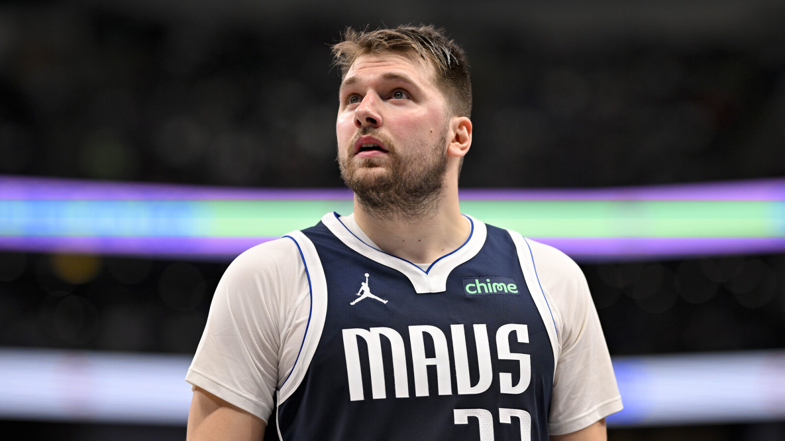 Watch: Luka Doncic heads to locker room with apparent injury | Yardbarker
