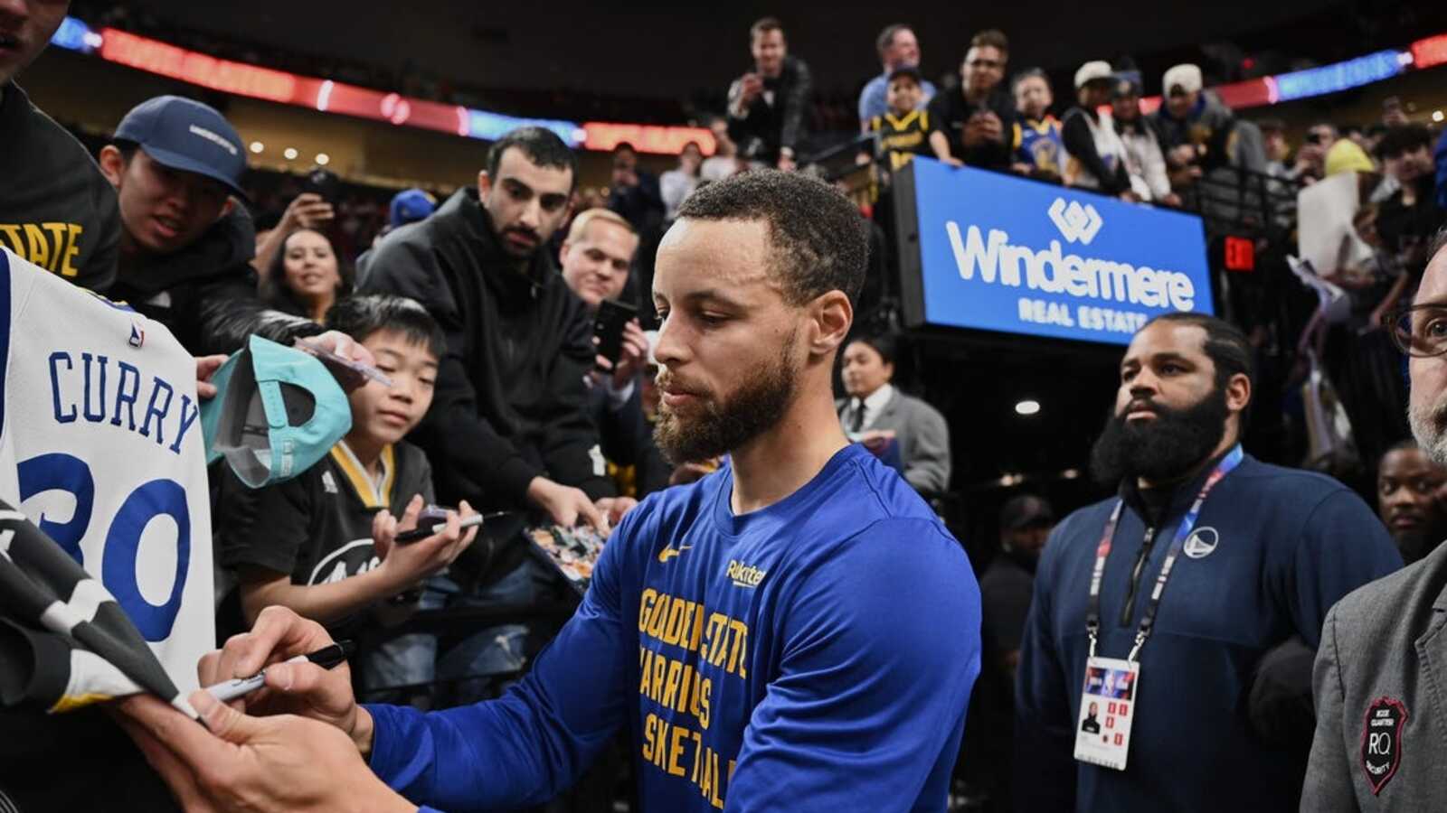 Stephen Curry wins 2023-24 Magic Johnson Award | Yardbarker