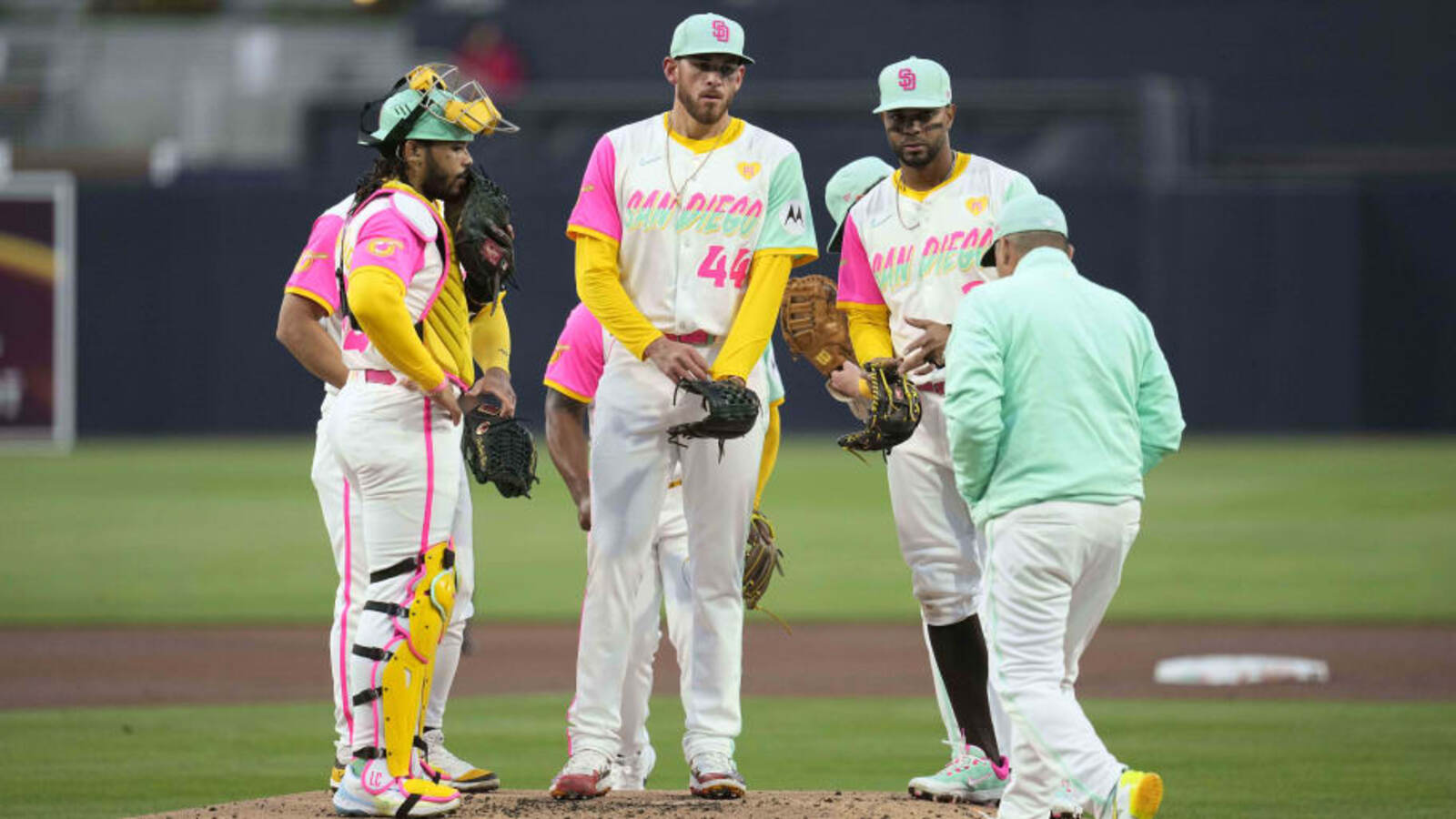 Padres All-Star Gets Injection in Elbow, Might Need Surgery | Yardbarker