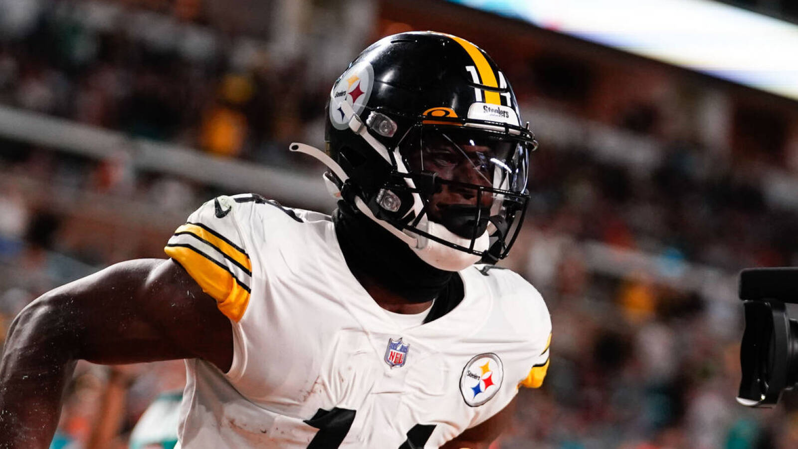 Steelers' highlight-reel WR gets chance to shine after teammate's ...