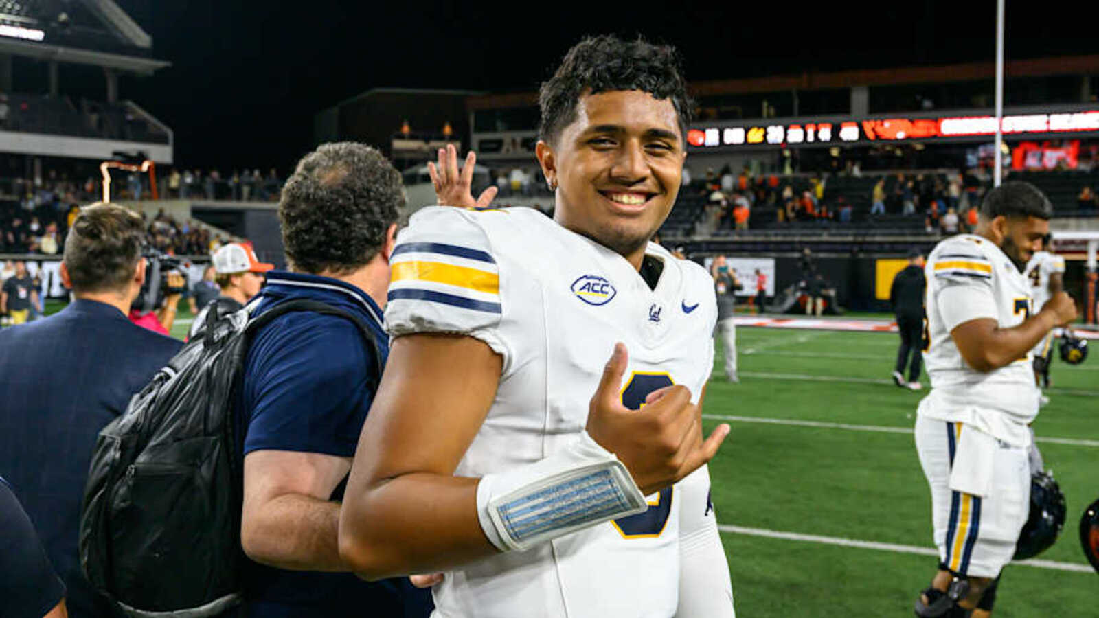 Did Oregon Ducks Miss Out On Cal Quarterback Jaron-Keawe Sagapolutele ...